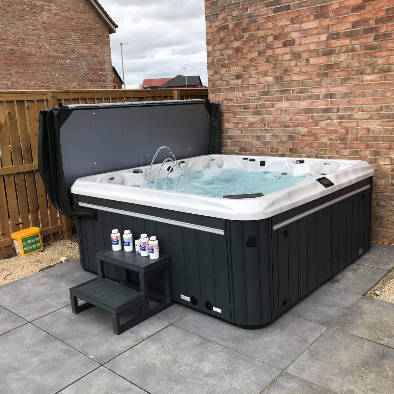 Cover Lifters – Pool Spas